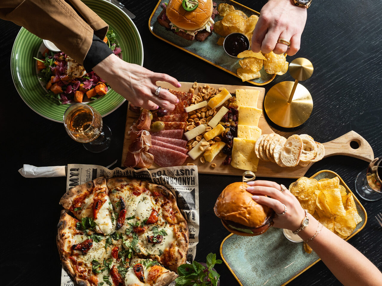 Bonfire & Barrel Kicks Off the Season - Lake Minnetonka Magazine
